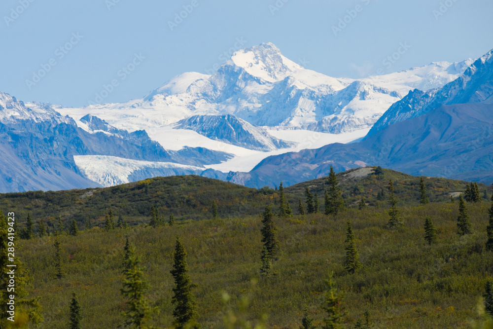 Der Mount Denali, früher als Mount McKinley bezeichnet, ist mit 6190 ...