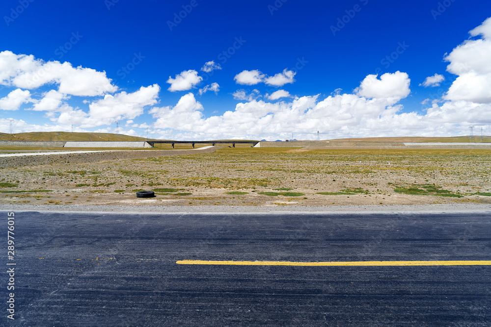 China's Qinghai Hoh Xil Nature Reserve, highway, Hoh Xil No Man's Land ...
