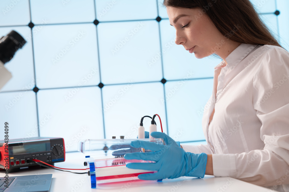 Loading Samples and Running an Agarose Gel for electrophoresis, Gel ...