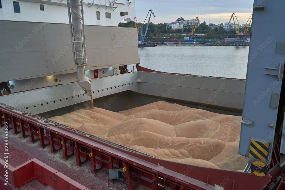 ภาพถ่าย Stock Grain loading in hold of bulk carrier ship with elevator ...