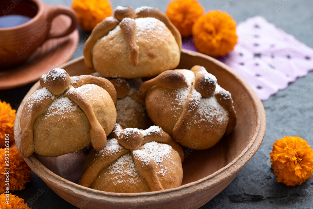 Mexican celebration, bread of death. Mexican parties with Dead bread ...
