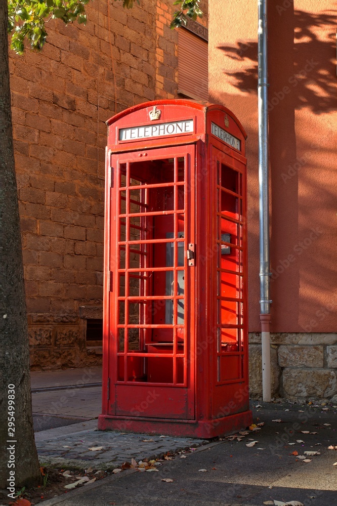 Classic English K6 red phone box with eight glass windows. London Phone ...