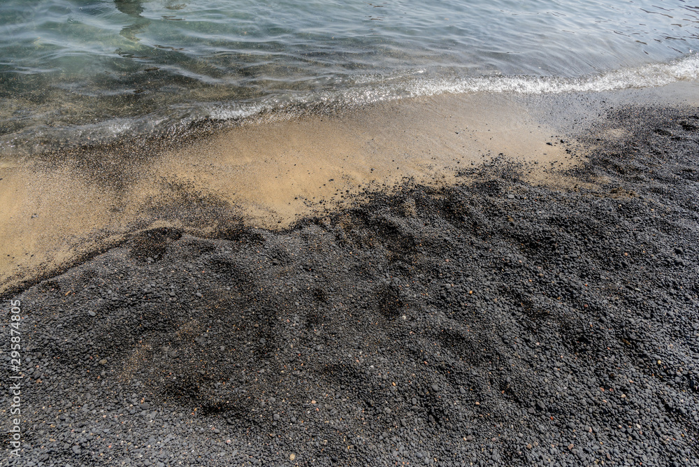 Playas de arena volcánica: la Playa de la Gran Concha, de arena negra ...