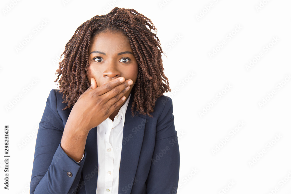 Photo Stock Shocked scared female employee covering mouth with hand ...