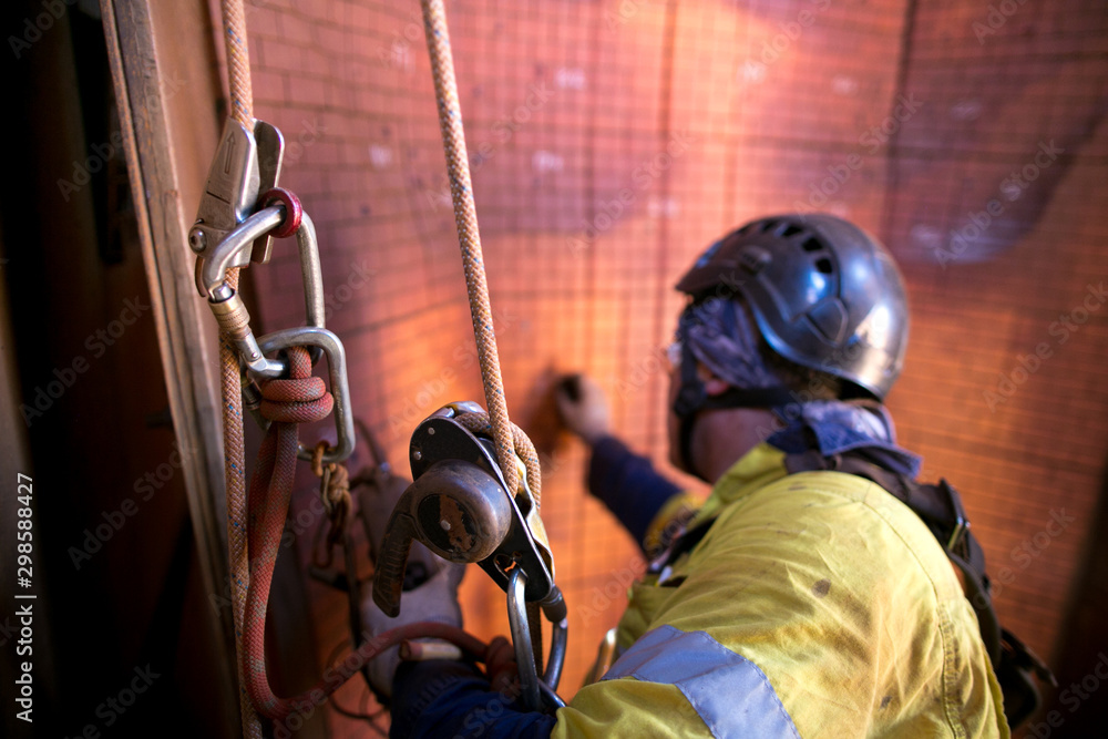 Stockfoto Defocused rope access using Ultrasonic thickness technician ...