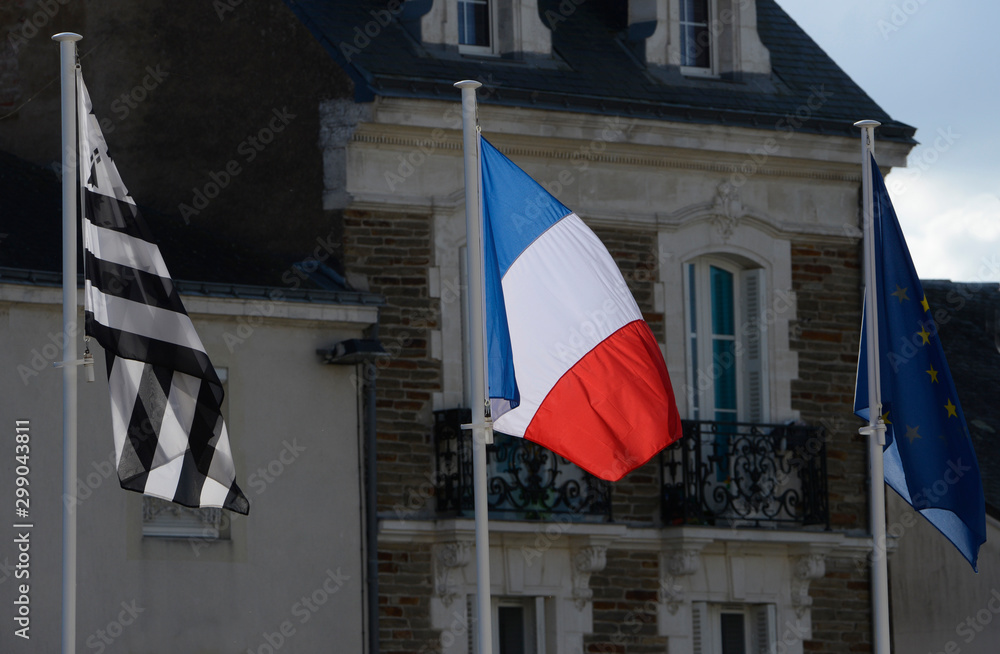 Foto de Stock Drapeau tricolore Français | Adobe Stock