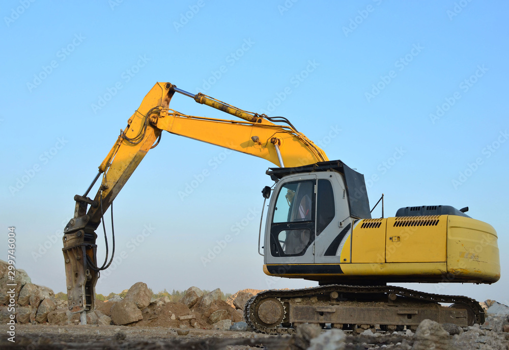 Crawler excavator with hydraulic breaker hammer for the destruction of ...