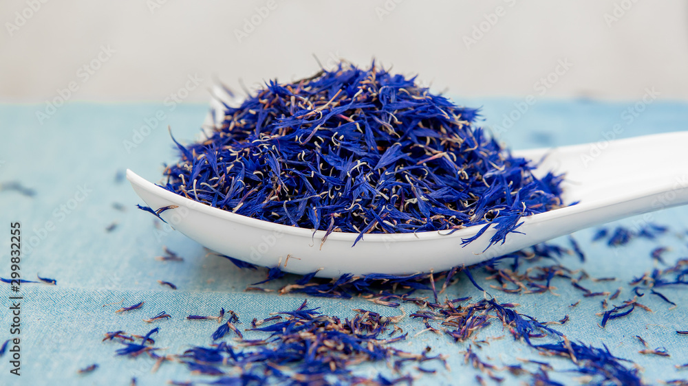 There are dry petals of cornflower blue, used as medicinal raw ...