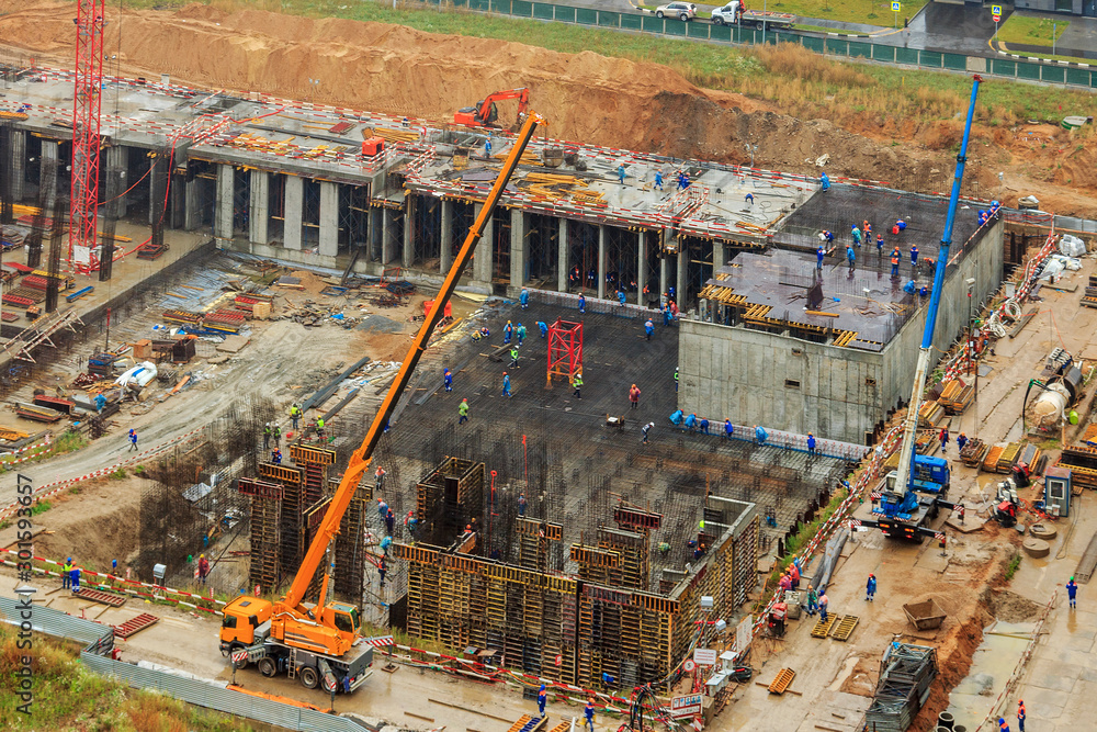 Stock-Foto „fill base plate. pit formation of grillage is completed ...