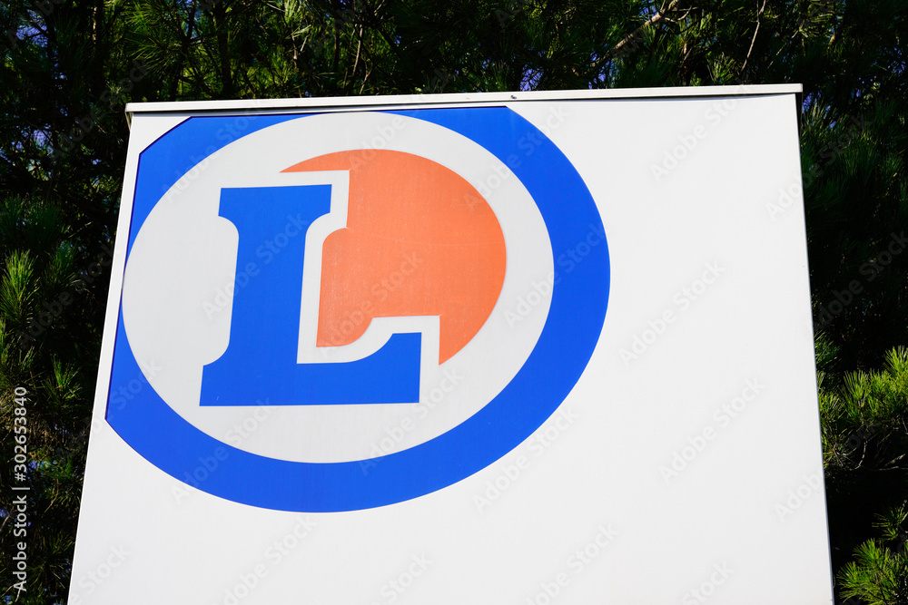 Leclerc sign shop supermarket brand logo E.leclerc store Stock Photo ...