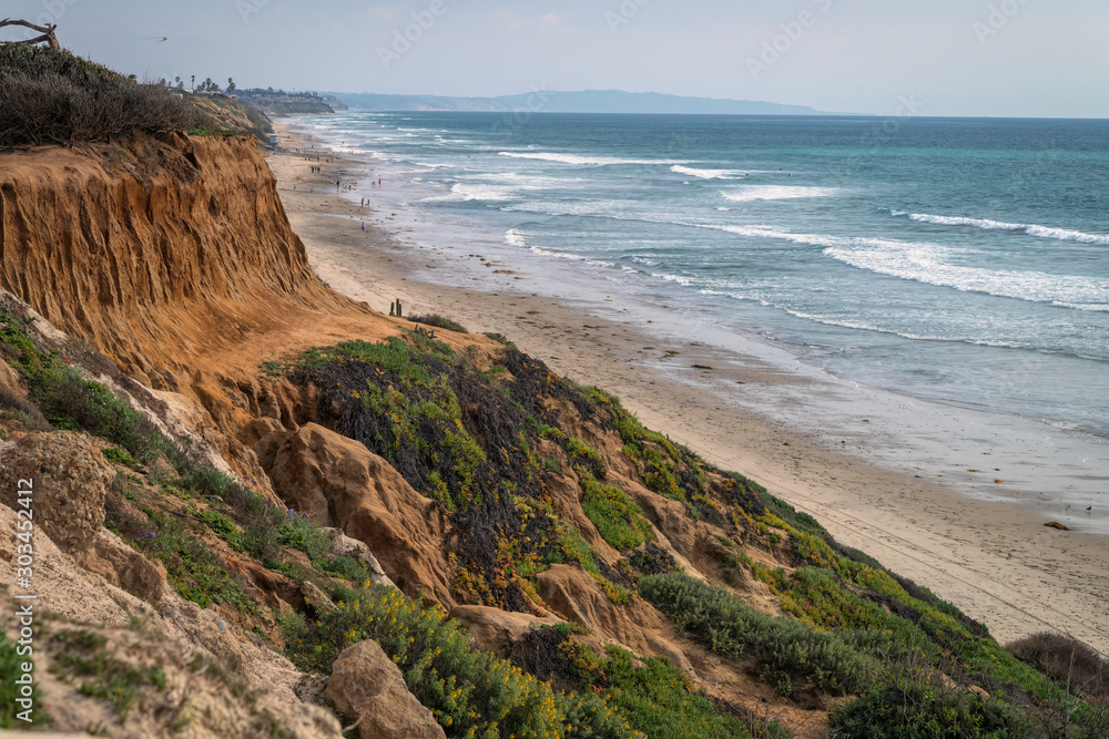 A view of the California coastline from the bluffs in Carlsbad ...
