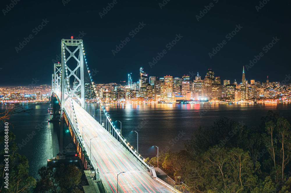 Photo Stock Classic panoramic view of scenic San Francisco skyline with famous Oakland Bay ...