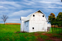 White Barn Free Stock Photo - Public Domain Pictures