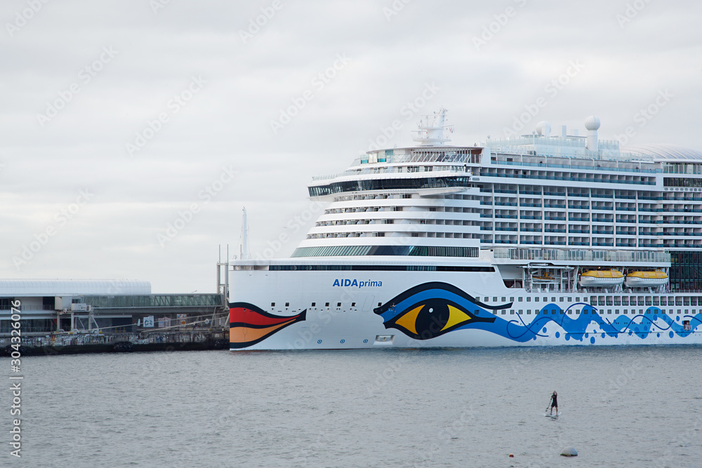 Foto de Stock Aida prima cruise ship liner, the flagship of AIDA ...