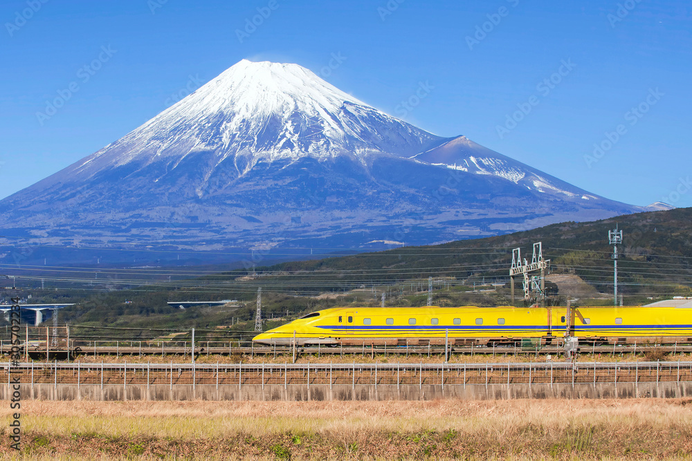 Doctor Yellow Shinkansen and Mount Fuji in WInter Blue Sky Day , Fuji ...