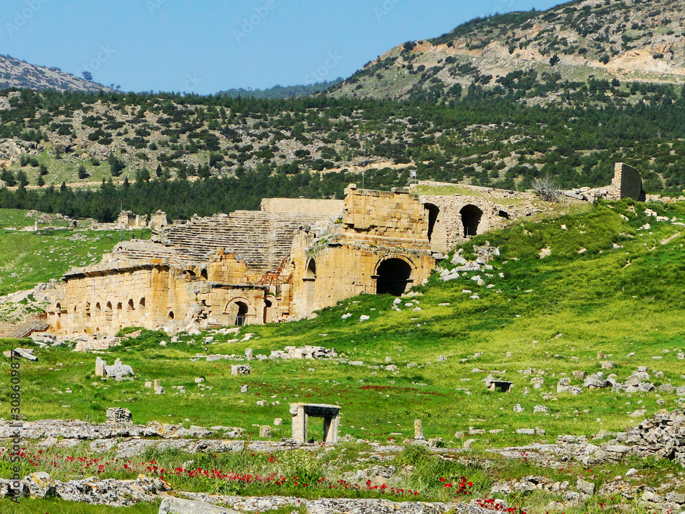 Foto de Stock Ruins Roman theater of Hierapolis in Pamukkale, Turkey ...