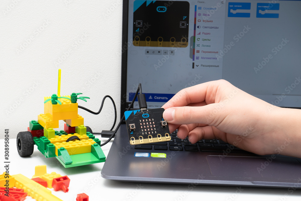 Foto de Stock Minsk, Belarus. November, 2019. The BBC robot Micro Bit ...