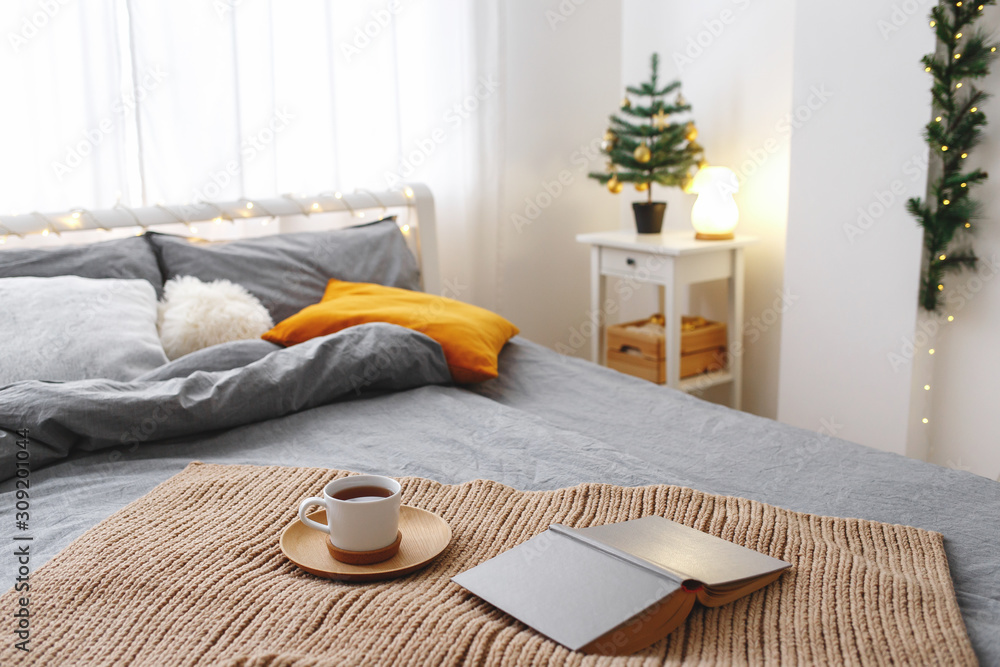 Christmas cozy winter home scene. New year interior decorations ...