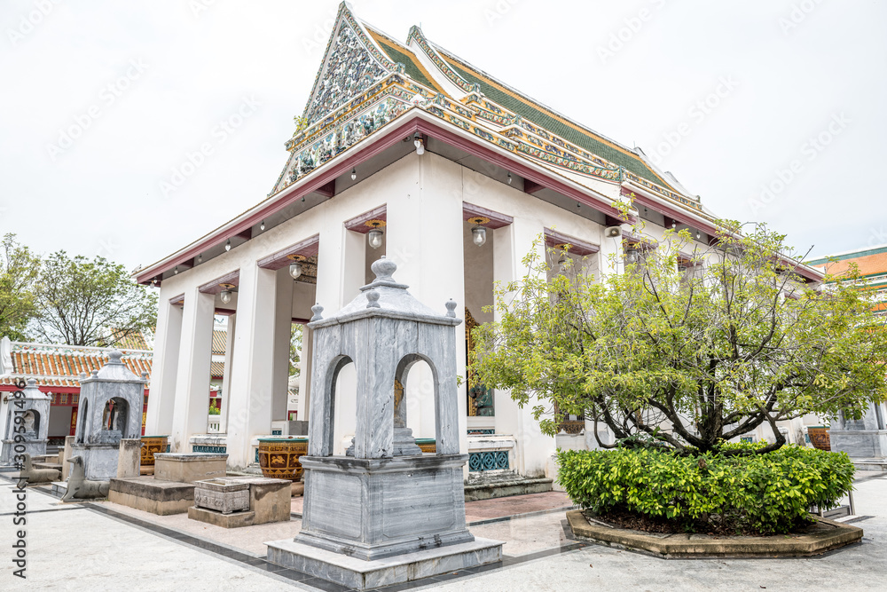 Wat Ratcha Orasaram Ratchaworawiharn is a first class royal monastery ...