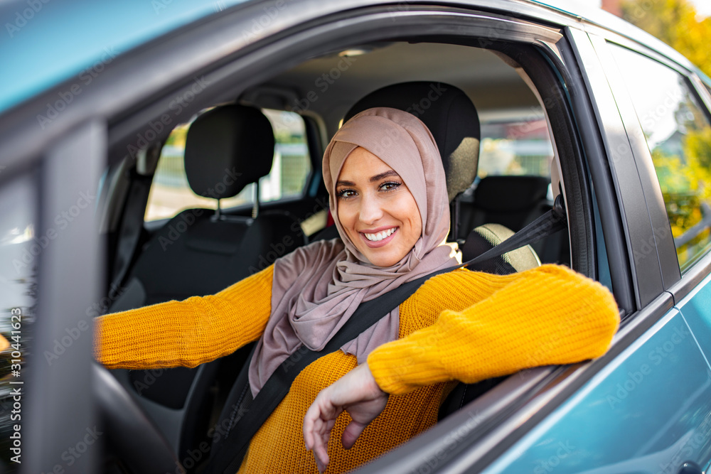Foto de Stock Arab women driving car. Young muslim female driver ...