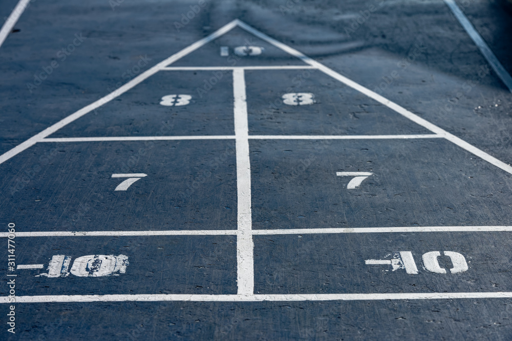 Shuffleboard scoring diagram Stock Photo | Adobe Stock