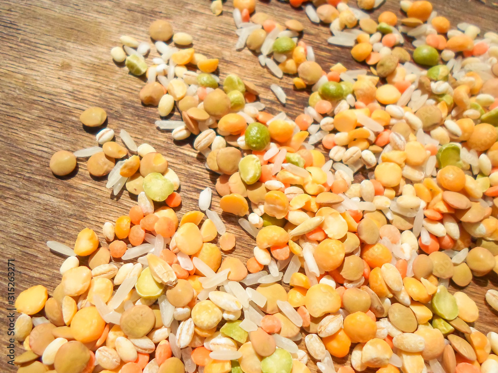 Mix of pearl barley, haricot beans, yellow green split peas, red split ...