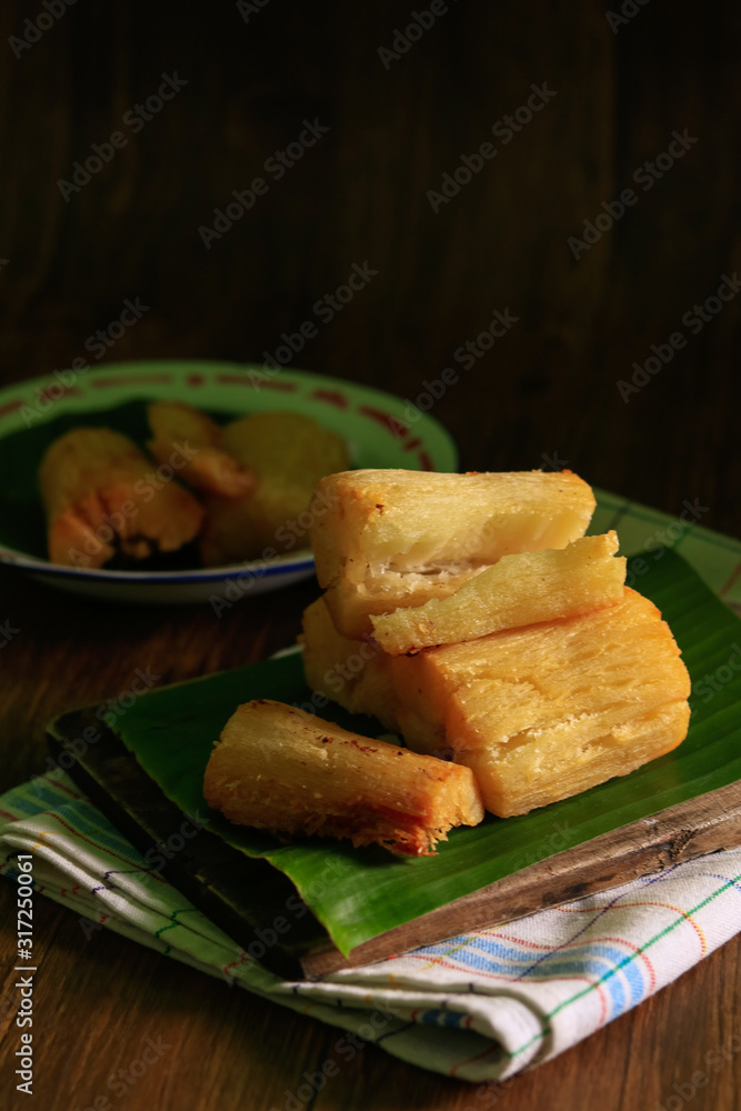 ภาพถ่าย Stock Deep fried cassava root. Brazilian Mandioca Frita (deep ...