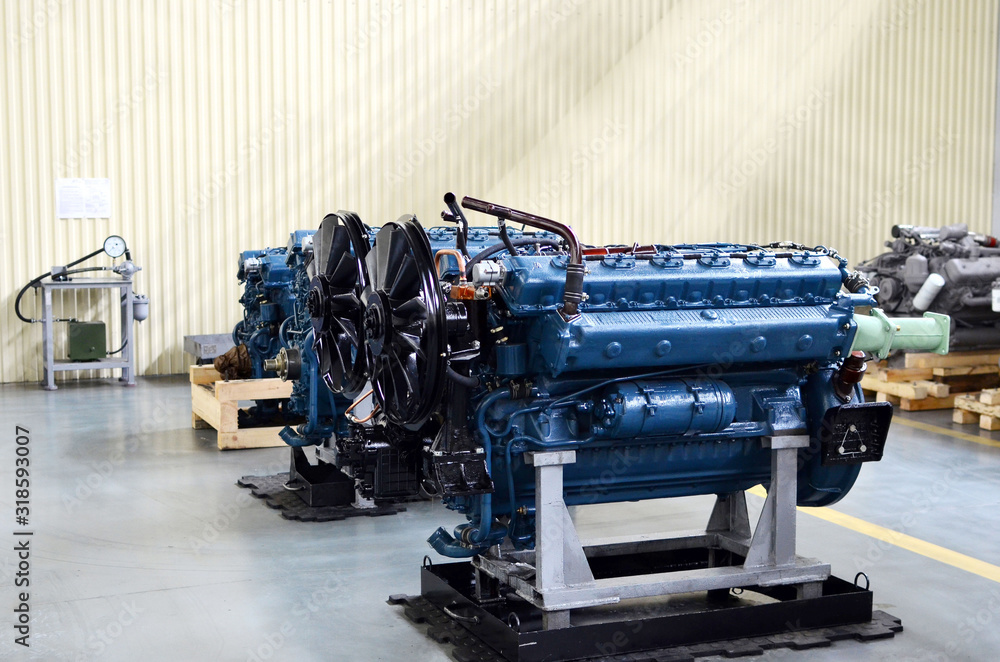Warehouse wit Engines for installation on various modifications of the ...