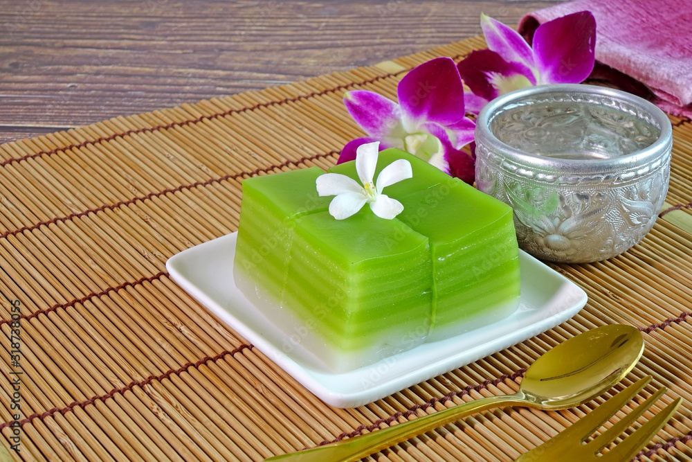 Thai dessert : Steamed Layer sweet cake (or Khanom Chan) Thai ...