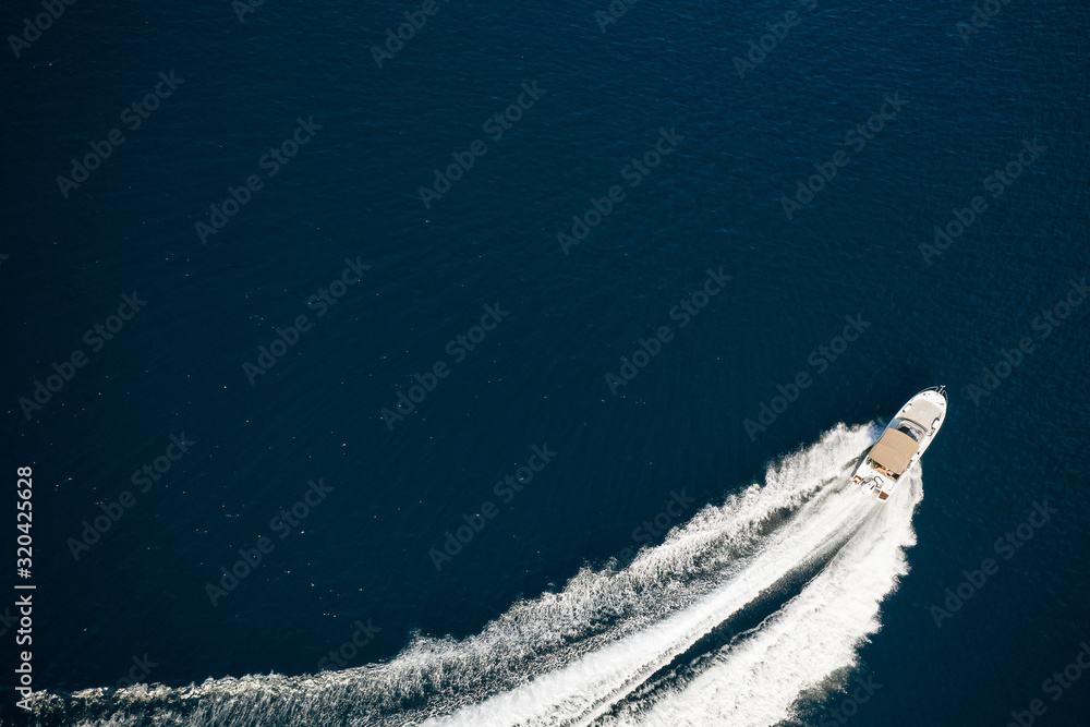 Stock-Foto „Speed boat in mediterranean sea, aerial view“ | Adobe Stock