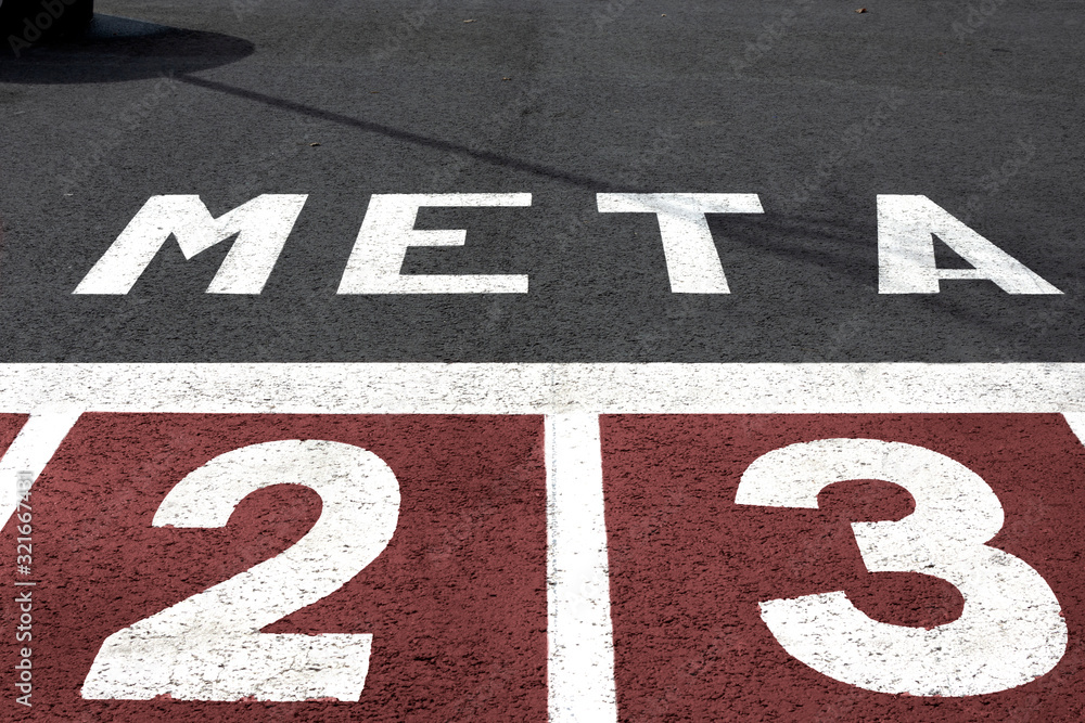 Linea de meta, nuevos proyectos, nuevos retos. Carreras y pista de ...