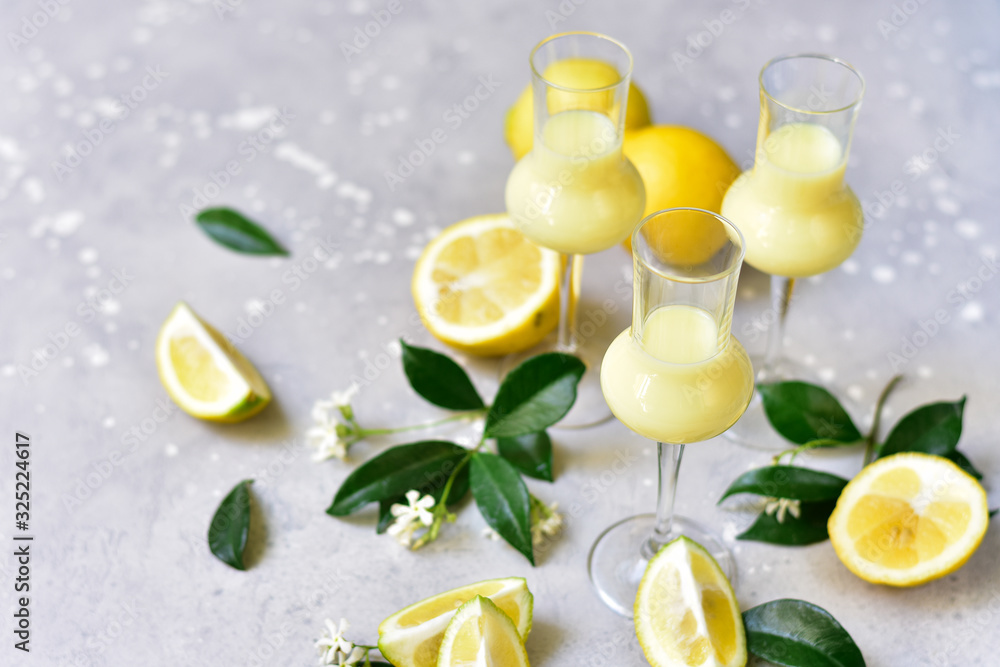 liqueur Limoncello traditional Italian digestif, Italian food in Italy ...