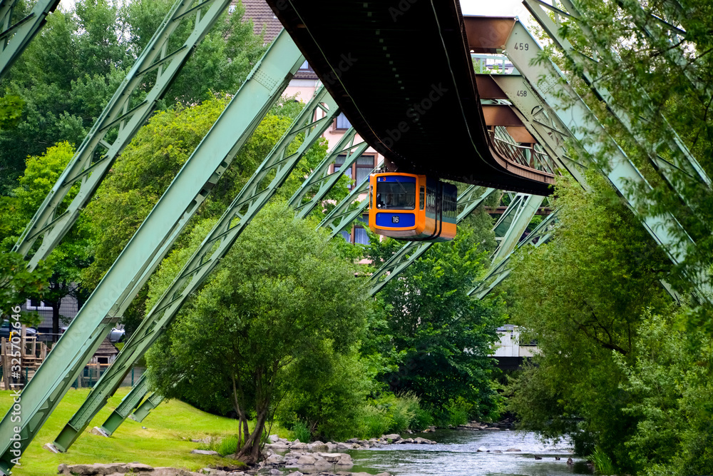 Foto de Stock Wuppertaler Schwebebahn Kurve Wupper Fluss Vintage Deutschland Transport ...