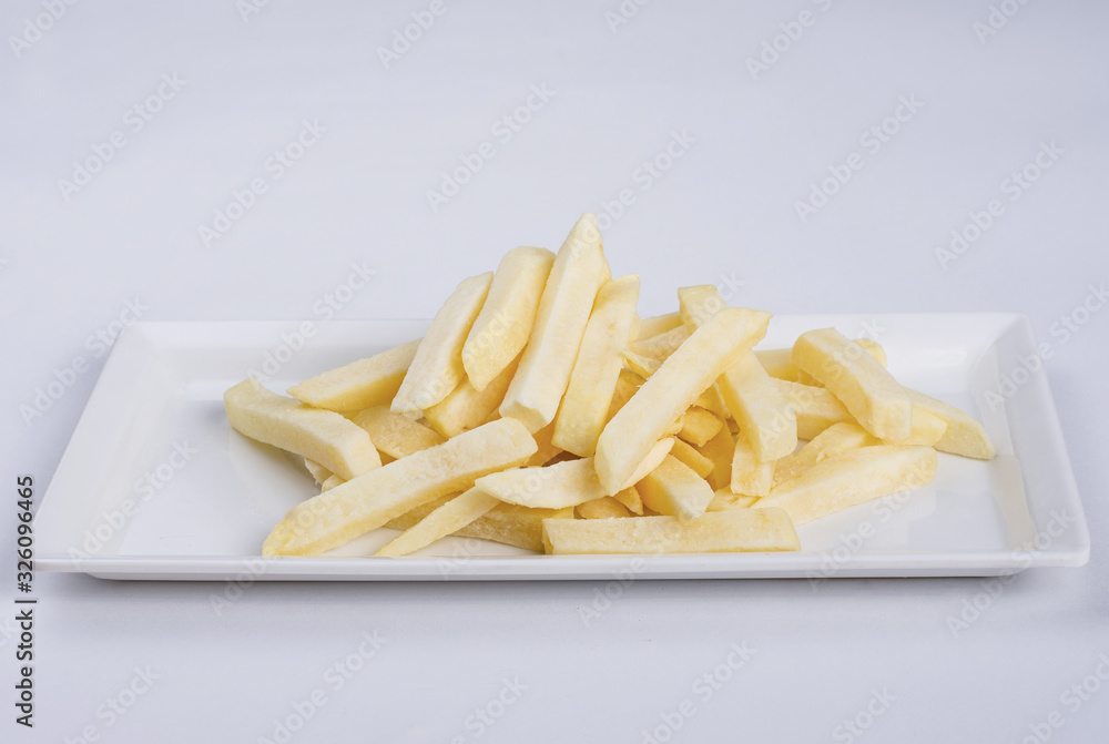 Papas fritas congeladas en un fondo blanco Stock Photo | Adobe Stock