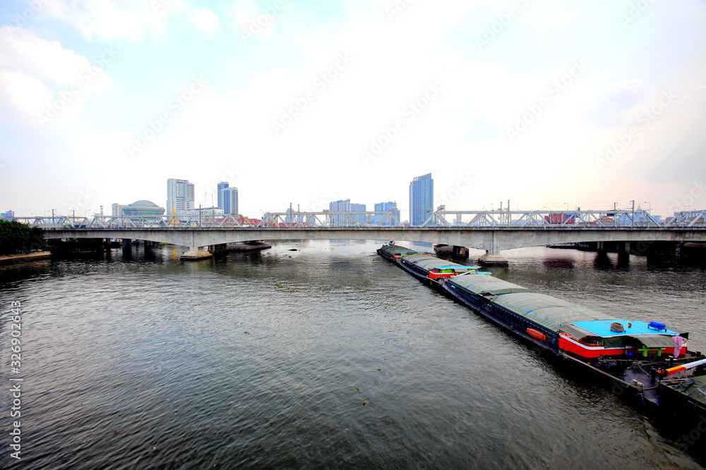 Foto de Stock Rama VI Bridge and the Si Rat-Outer Ring Road Expressway ...