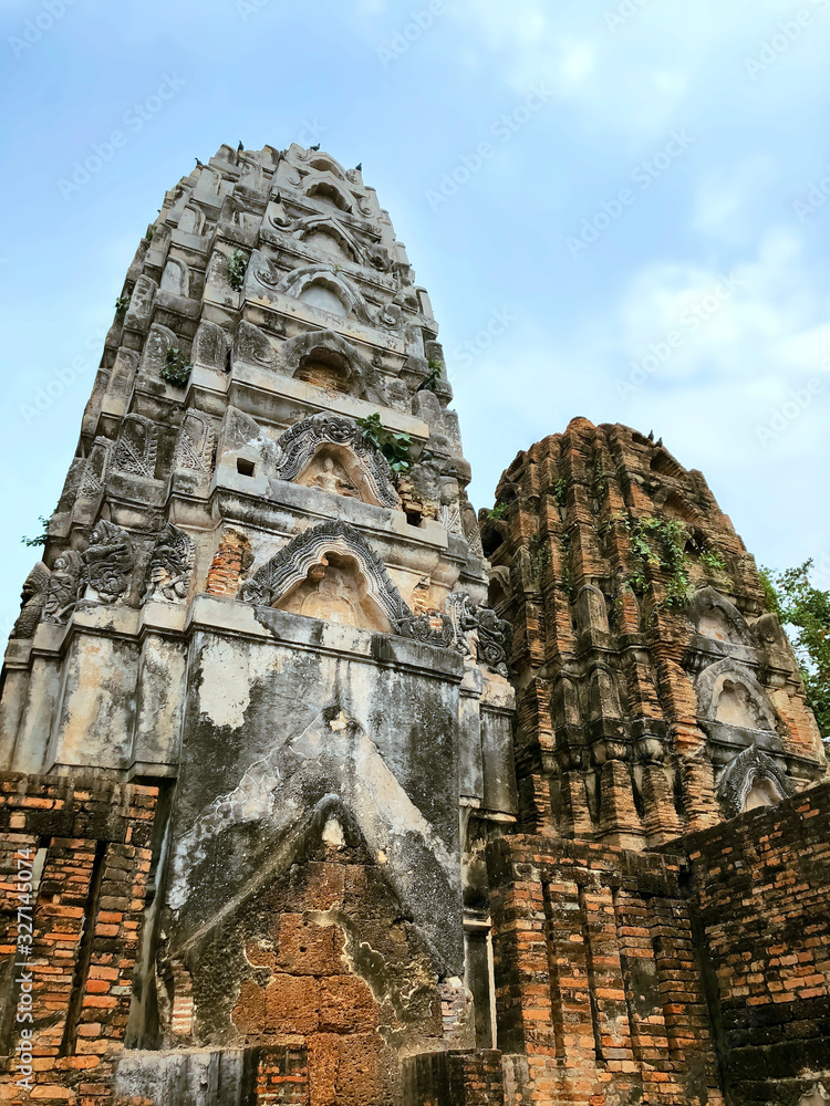 Ruins of Ancient Thai Temple (Wat Si Sawai). Famous Sukhothai ...