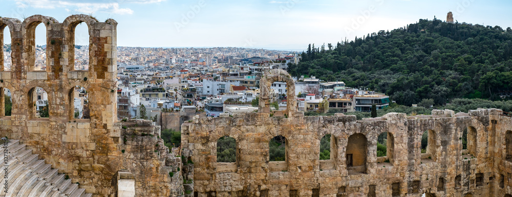 Foto de Stock Panoramic view of the Odeon of Herodes Atticus. structure ...