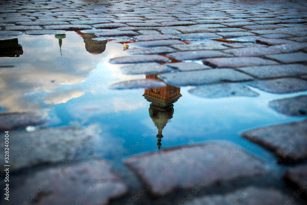 Reflection of the royal castle in a puddle on cobblestones. Castle ...