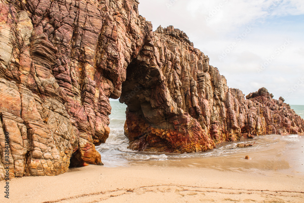 Foto de Stock Pedra Furada, a famous tourist attraction in Jericoacoara ...
