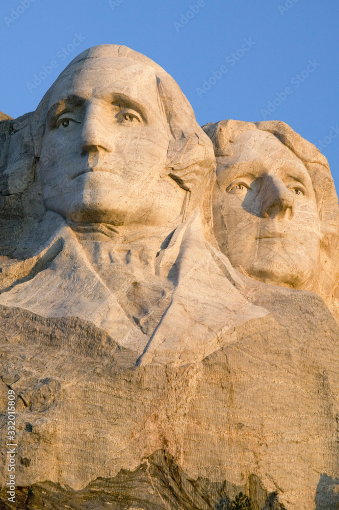 Foto de Stock Sunrise on Presidents George Washington, Thomas Jefferson ...