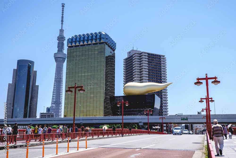 Azuma Bridge (over Sumida River) and Tokyo skyline with Tokyo Skytree ...