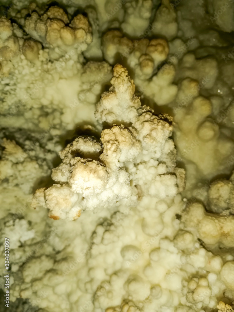 formaciones geológicas en una gruta o caverna Stock Photo | Adobe Stock