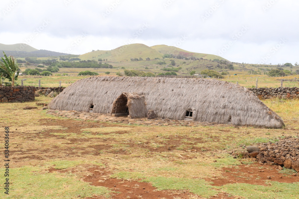 Foto de Stock casa rapa nui en la isla de pascua | Adobe Stock