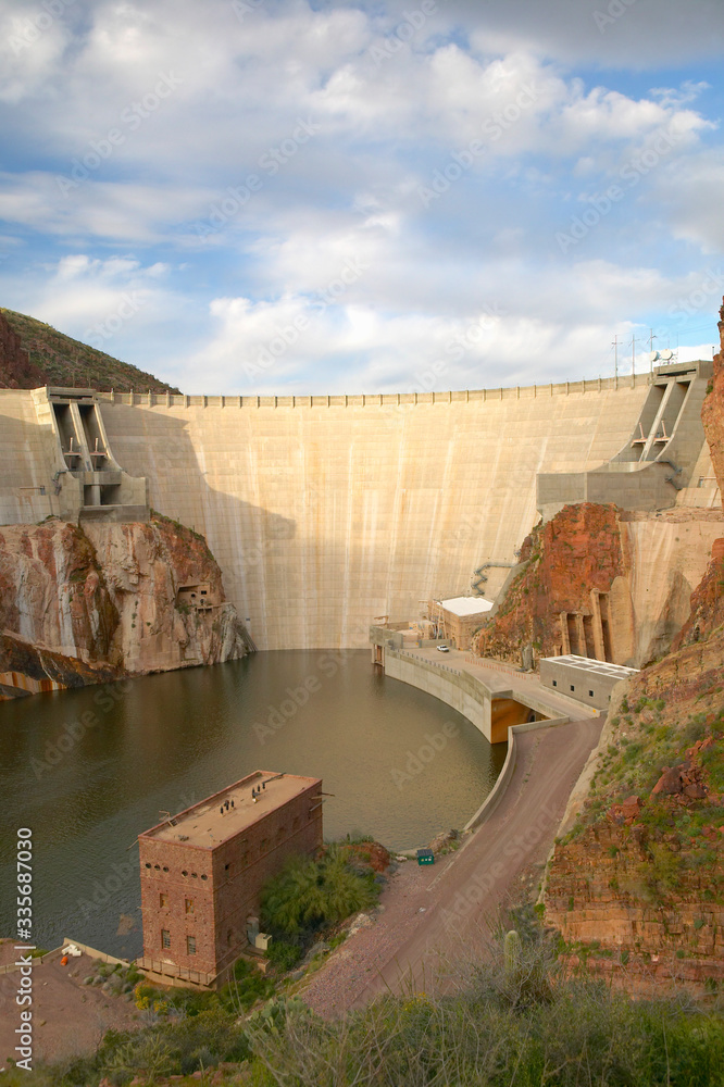 Theodore Roosevelt Dam on Apache Lake, west of Phoenix AZ in the Sierra ...