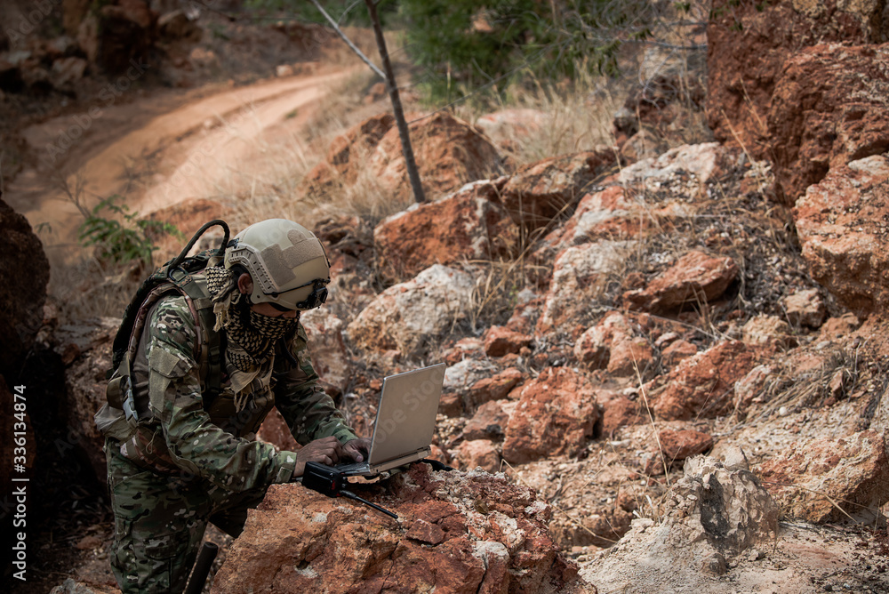Foto de Stock Soldiers of special forces on wars at the desert,Thailand ...