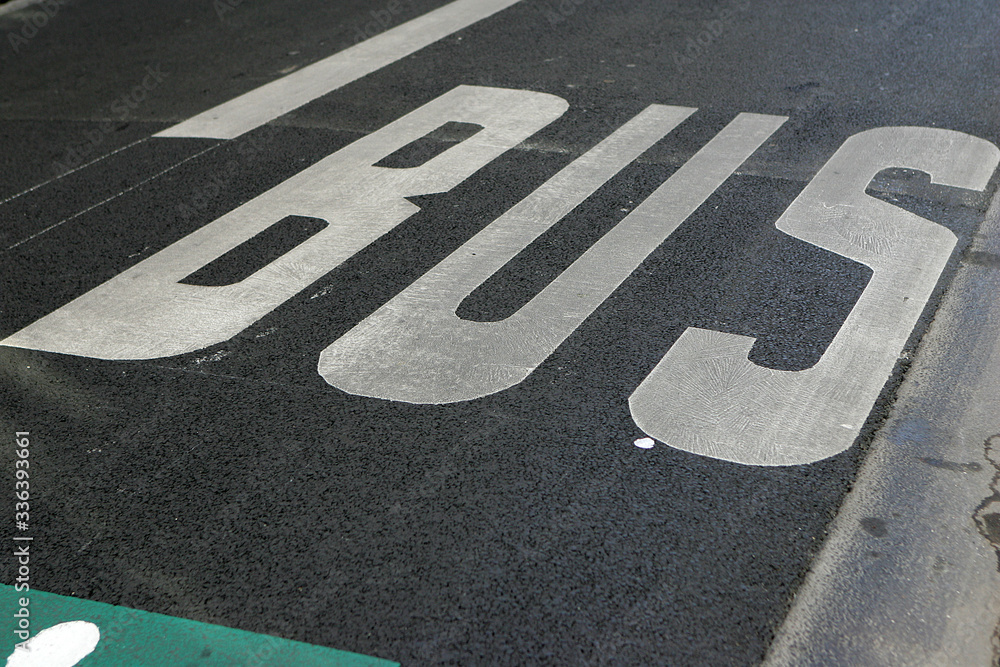 Panneau et indication circulation routiere Stock Photo | Adobe Stock