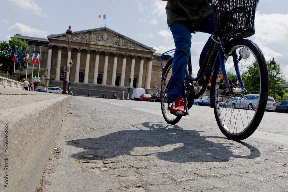 Panneau et indication circulation routiere Stock Photo | Adobe Stock