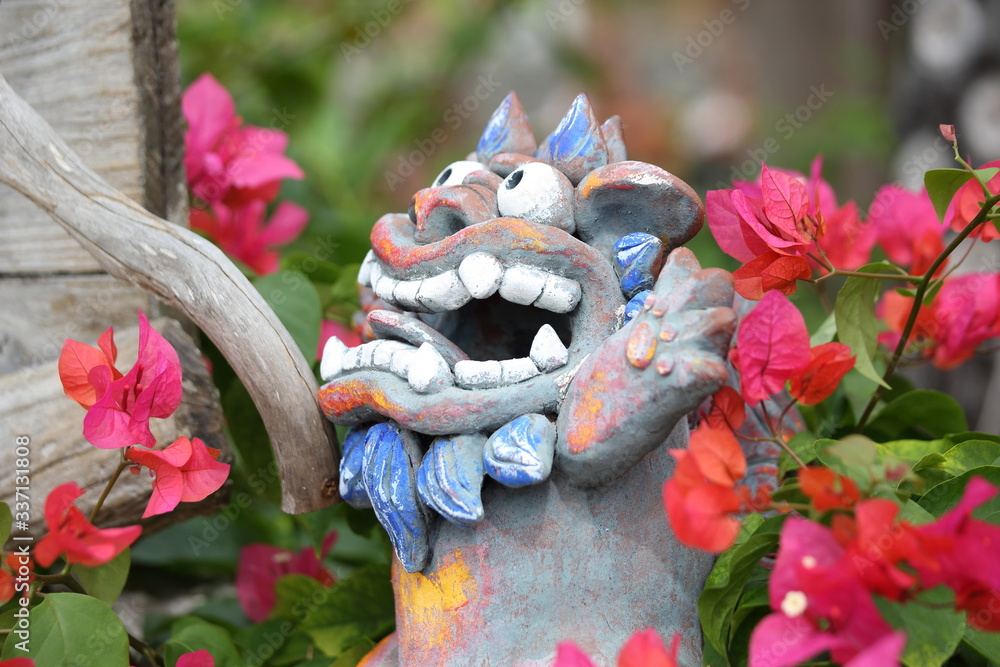 Shisa (Okinawan guardian lions-Shisa is usually placed on rooftop to ...
