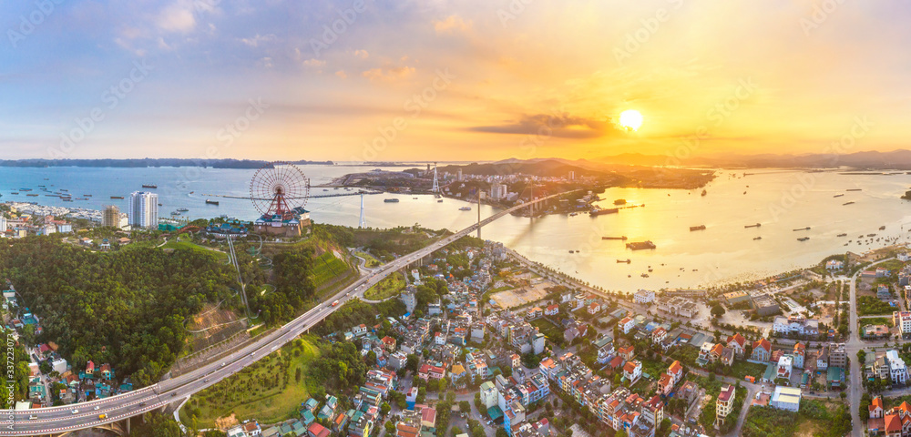 Foto de Stock Panorama of Ha Long City, Vietnam, with Bai Chay bridge ...