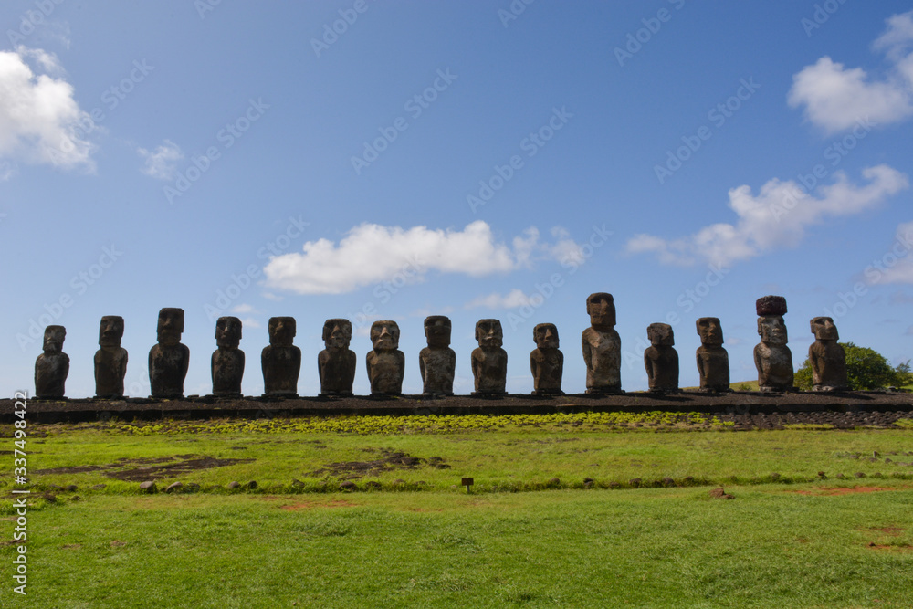 12 Ancient maoi statues at Tongariki, largest collection of erected ...